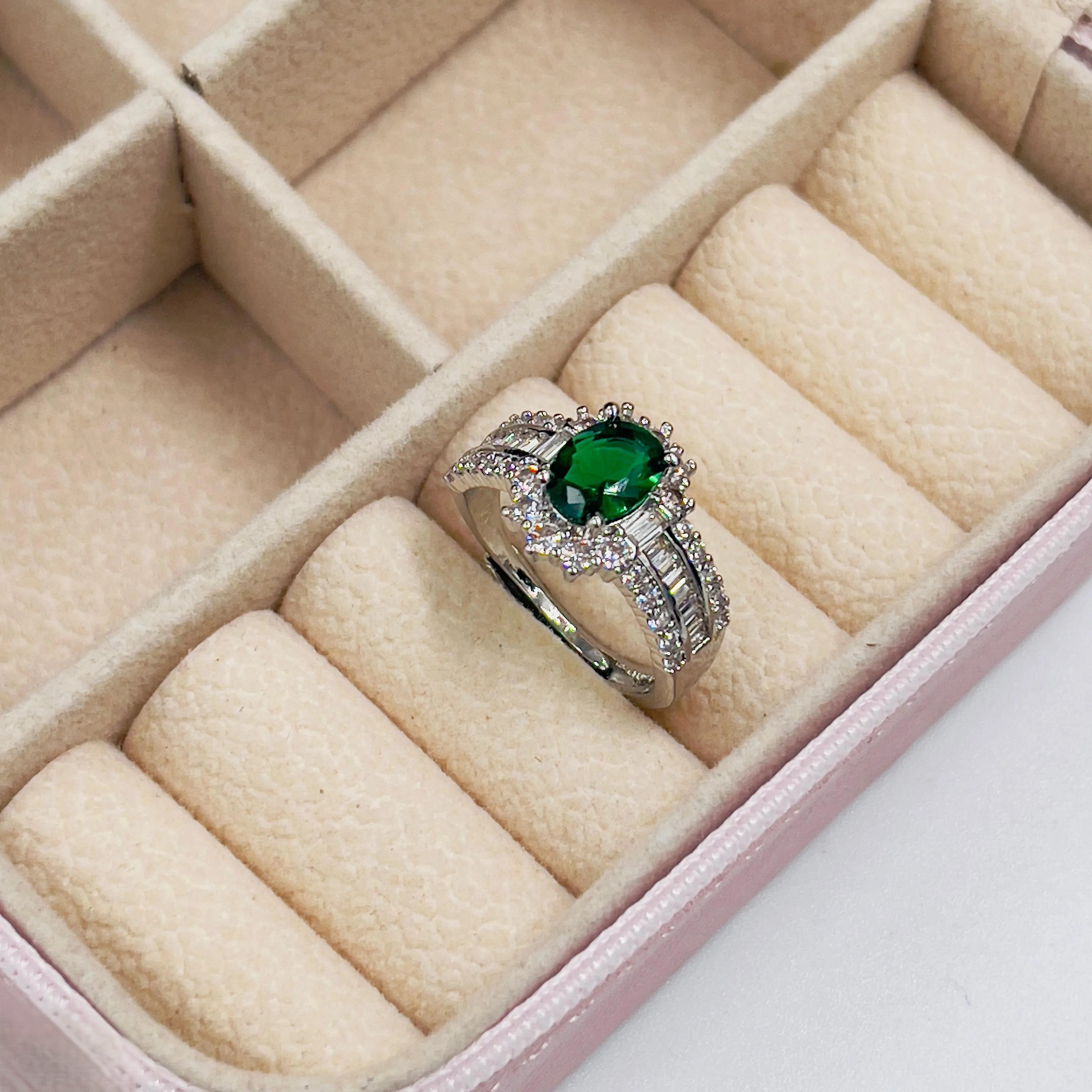 Emerald green stone ring store